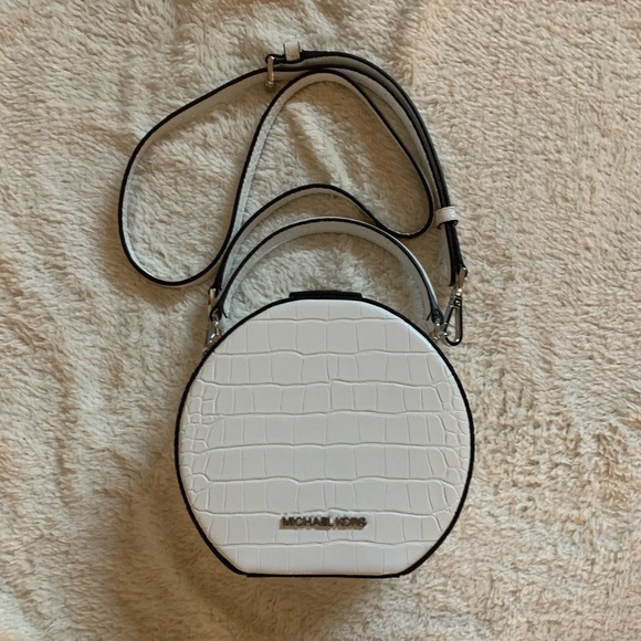 Michael Kors | Bags | Michael Kors White Crossbody Bag | Poshmark